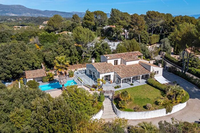 Maison 8 pièces à Biot, à vendre