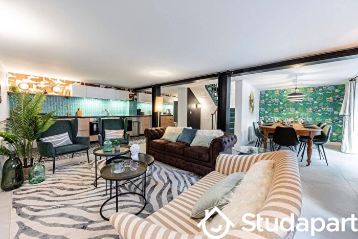 Appartement à louer - Faubourg de lArche, Courbevoie - 1 pièce - 2 chambres