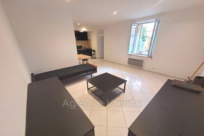 Appartement à louer - Vieille Ville, Antibes - 2 pièces - 1 chambre