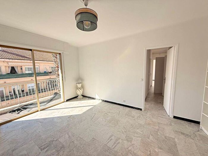 Appartement à louer - Centre-Haut de Cagnes, Cagnes-sur-Mer - 2 pièces - 1 chambre