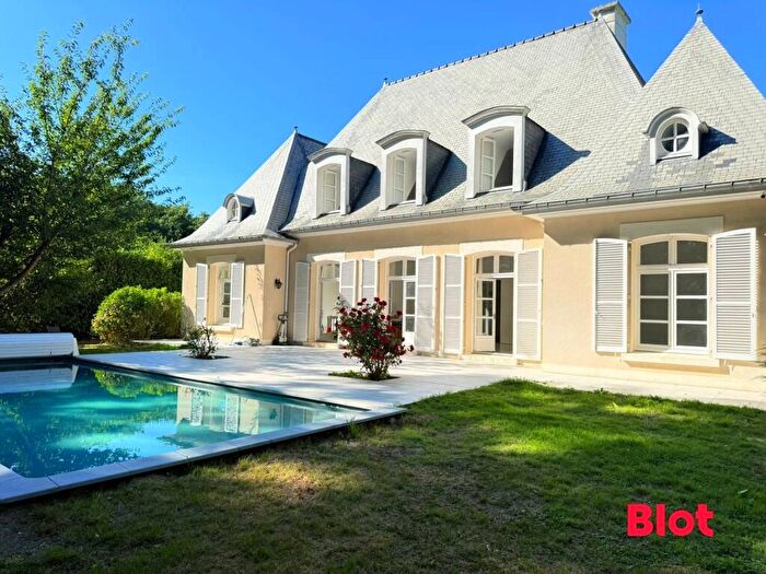 Maison à louer - Vern-sur-Seiche - 8 pièces - 6 chambres