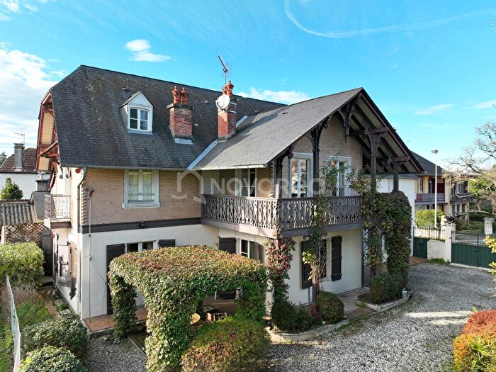 Maison à vendre - Gelos - 10 pièces - 7 chambres