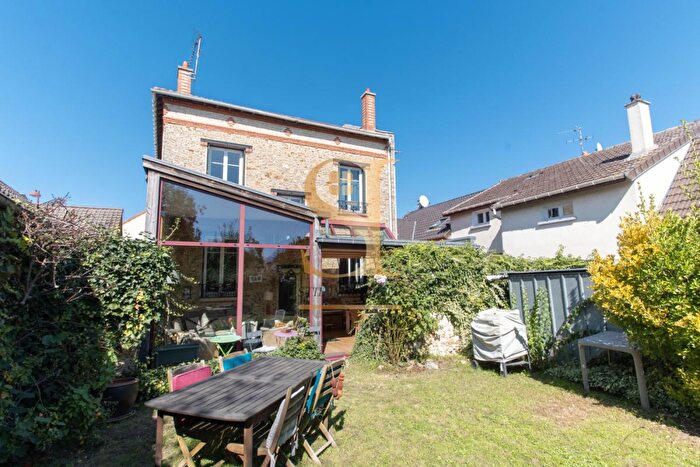 Maison à vendre - Chevry-Cossigny - 8 pièces - 5 chambres