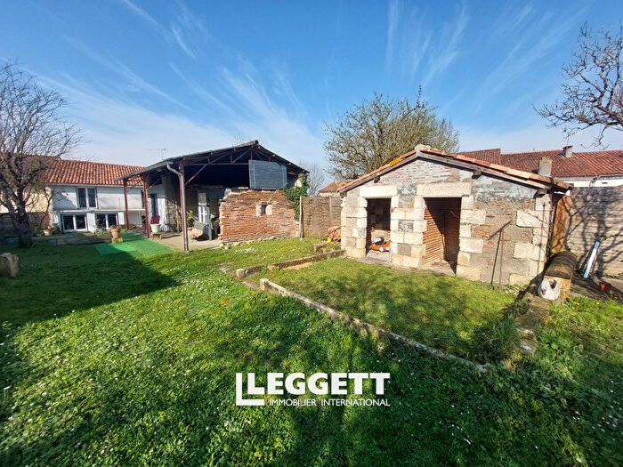 Maison à vendre - Montmoreau-Saint-Cybard - 7 pièces - 4 chambres