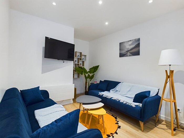 Maison à louer - Hellemmes, Lille - 7 pièces - 1 chambre