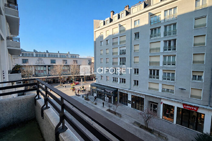 Appartement à louer - Chambéry, Centre-ville - 3 pièces - 2 chambres