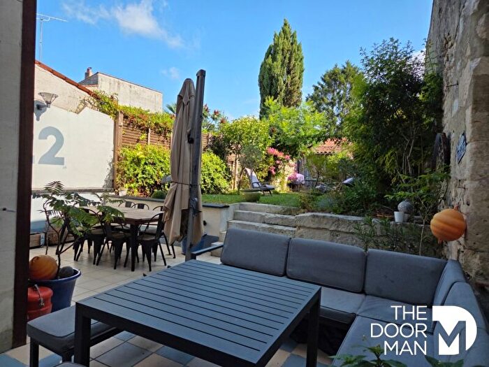 Maison à vendre - Saintes - 11 pièces - 6 chambres