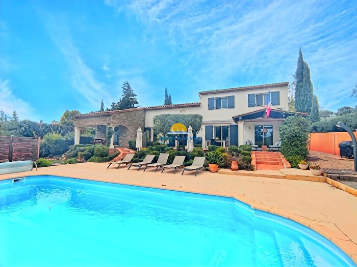 Maison à vendre - Bagnols-en-Forêt - 7 pièces - 6 chambres