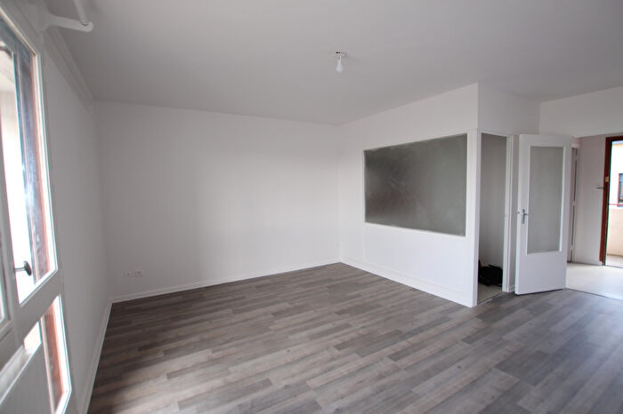 Appartement 1 pièce à louer à Bron, Les Charmilles