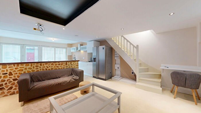 Maison à vendre - Saint-Hilaire-du-Harcouët - 5 pièces - 4 chambres