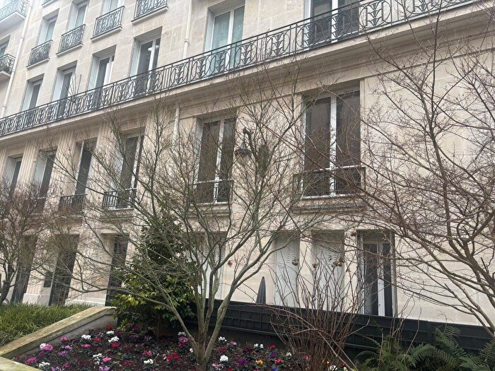 Appartement à louer - Porte Dauphine, Paris ème arrondissement - 7 pièces - 6 chambres