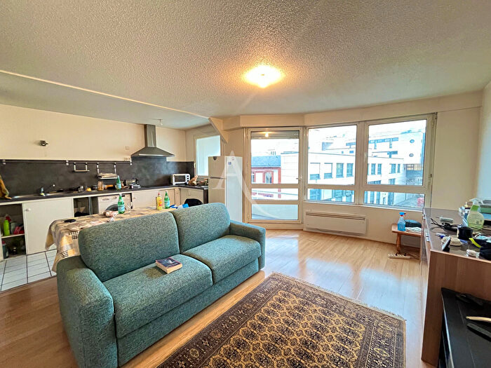 Appartement à louer - Reims, Centre-ville - 3 pièces - 2 chambres