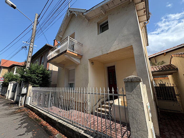 Maison à louer - Agen, Marquisat, Centre municipal, Stade - 4 pièces - 3 chambres