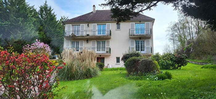 Saint-Pierre-de-Maillé : Maison 13 pièces à vendre
