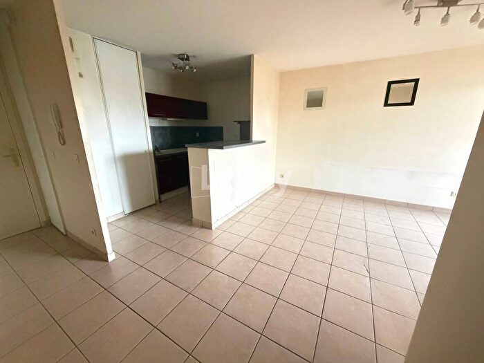 Appartement à louer - centre Ville-La Chartonnière-La Barre, Villefranche-sur-Saône - 3 pièces