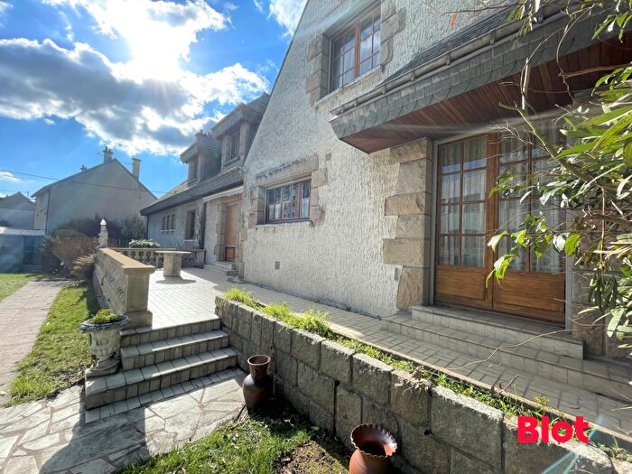 Maison à vendre - Quartiers Nord-Est, Jeanne dArc - 12 pièces - 9 chambres