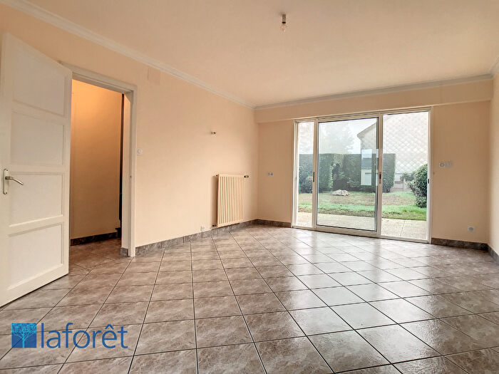 Maison à louer - Saint-Pierre-Montlimart - 5 pièces - 3 chambres