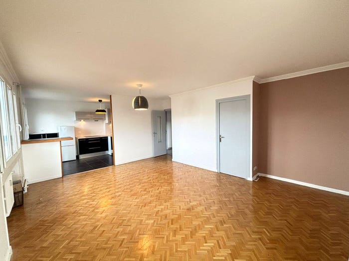 Monthieu-Saint François, Saint-Étienne : Appartement 4 pièces à louer
