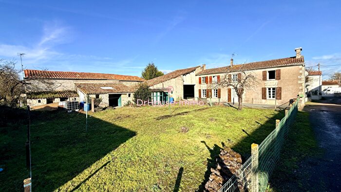 Maison à vendre - Saint-Hilaire-la-Palud - 4 pièces - 2 chambres