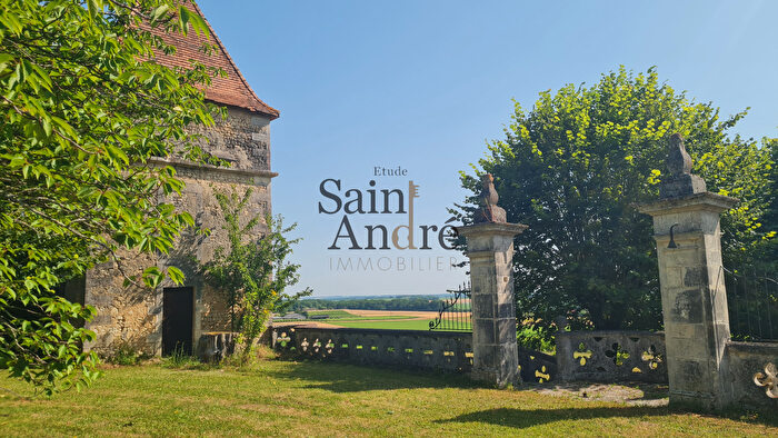 Maison à vendre - Condéon - 13 pièces - 8 chambres