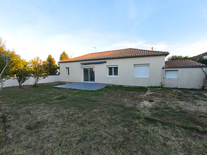 Rochefort, La Forêt Guérinau, Bois Bernard, Chargrinerie : Maison 4 pièces à vendre