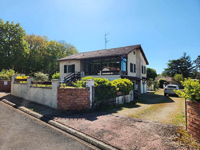 Maison 8 pièces à Voulême, à vendre