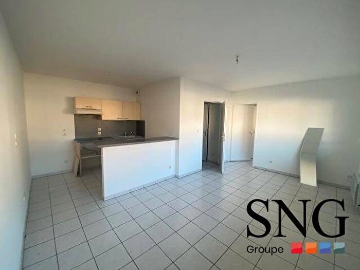Est, Lens : Appartement 2 pièces à louer