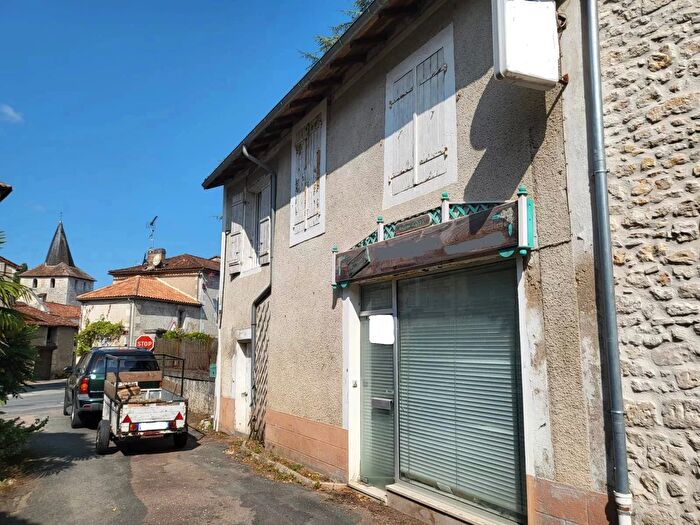 Maison à vendre - Javerlhac-et-la-Chapelle-Saint-Robert - 6 pièces - 2 chambres