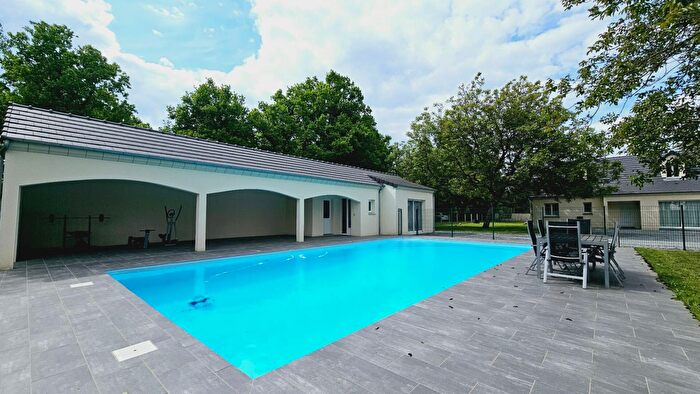 Maison à vendre - Mehun-sur-Yèvre - 5 pièces - 4 chambres