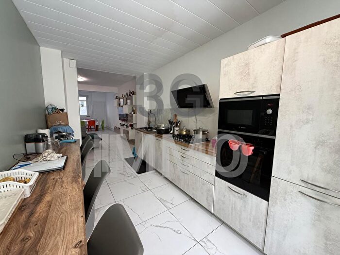 Maison à vendre - Saint-Martin-la-Plaine - 6 pièces - 5 chambres