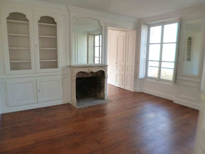 Appartement à vendre - Fontainebleau, Centre-ville - 3 pièces - 2 chambres