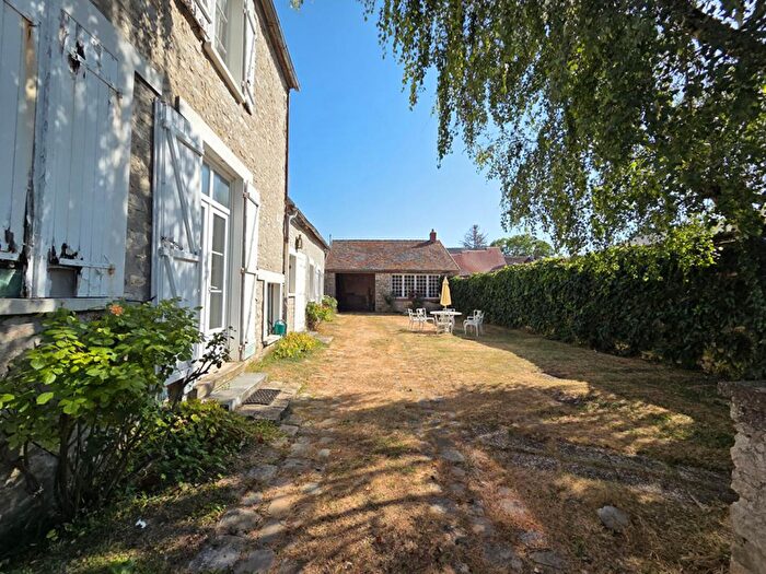 Maison 5 pièces à Sainville, à vendre