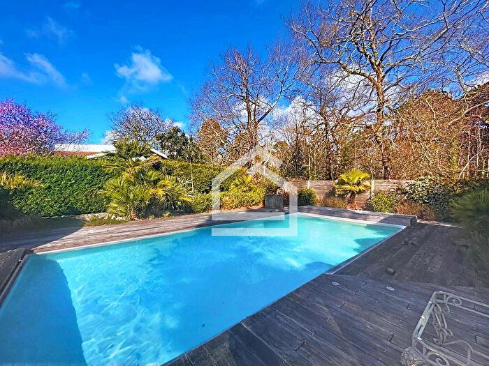 Maison à vendre - Mérignac - 6 pièces - 4 chambres