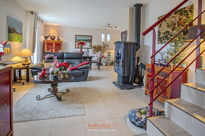 Maison à vendre - Vittel - 6 pièces - 4 chambres