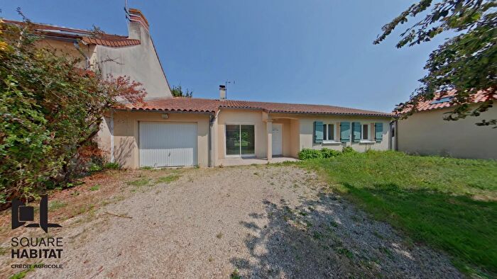 Maison 5 pièces à louer à Scorbé-Clairvaux