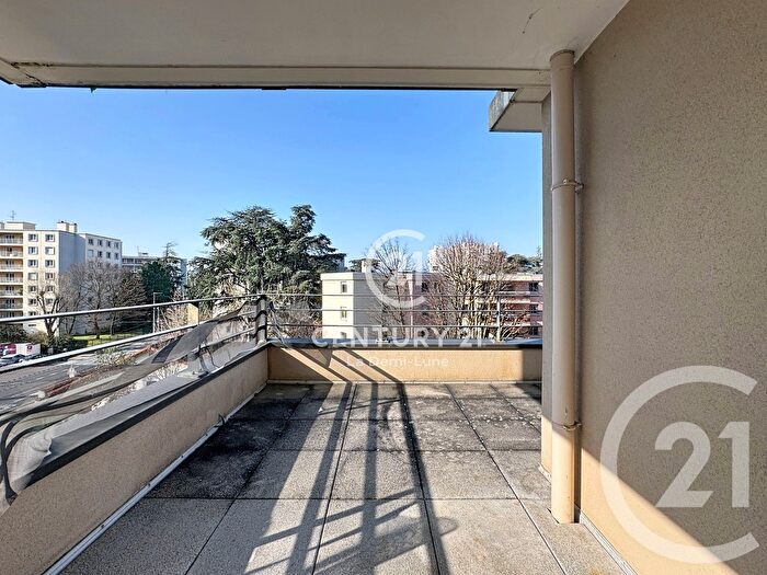 Appartement à louer - Tassin-la-Demi-Lune, Charles de Gaulle - 4 pièces - 3 chambres