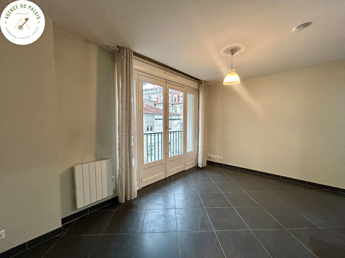 Appartement à louer - Pau, Centre-ville - 2 pièces - 1 chambre