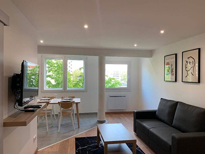 Appartement à louer - Le Bachut, Lyon ème arrondissement - 4 pièces - 3 chambres