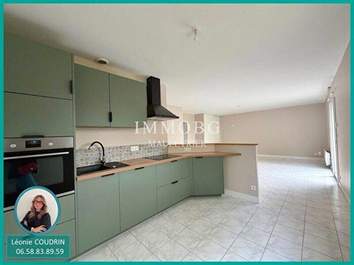 Maison à louer - Saint-Pierre-des-Échaubrognes - 5 pièces - 3 chambres