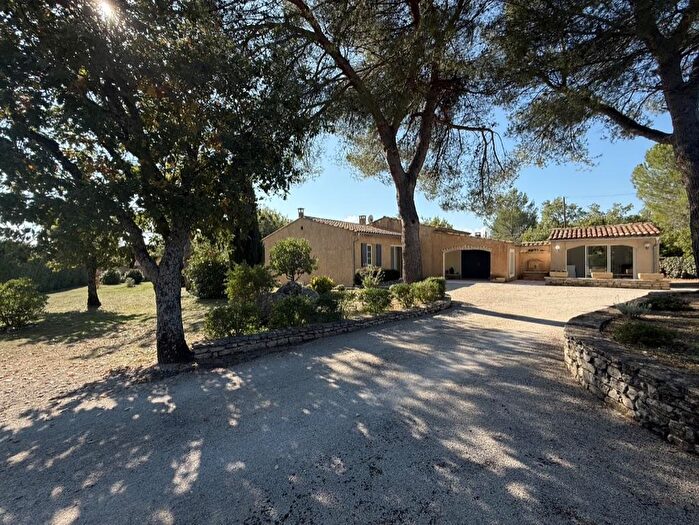 Maison à vendre - Saint-Saturnin-lès-Apt - 6 pièces - 4 chambres