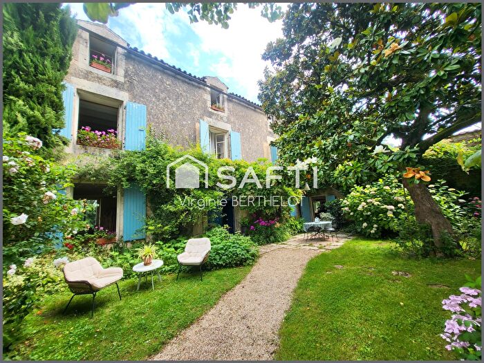 Maison 8 pièces à Nanteuil, à vendre