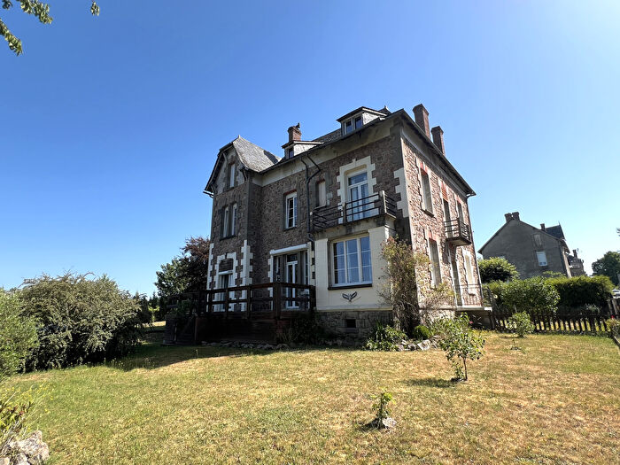 Maison 11 pièces à vendre à Marcillac-la-Croisille