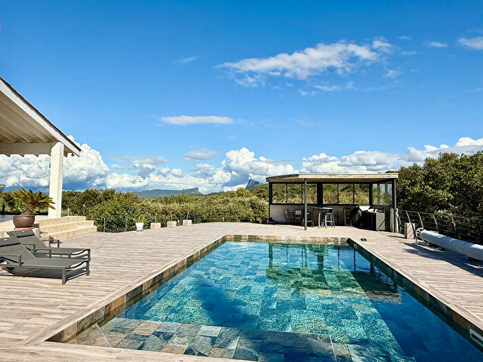 Maison à vendre - Saint-Martin-de-Londres - 8 pièces - 5 chambres