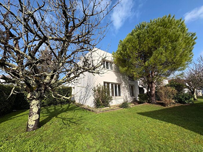 Maison à vendre - Saintes, Centre-ville - 6 pièces - 4 chambres