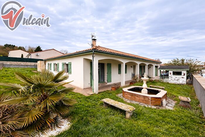 Maison à vendre - Montmorin - 5 pièces - 4 chambres