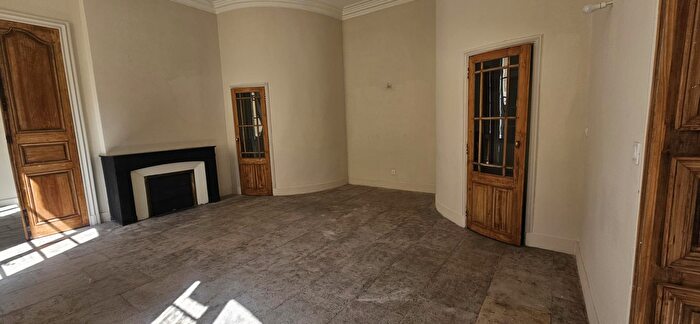 Appartement 4 pièces à louer à Nîmes, Ecusson, Arènes