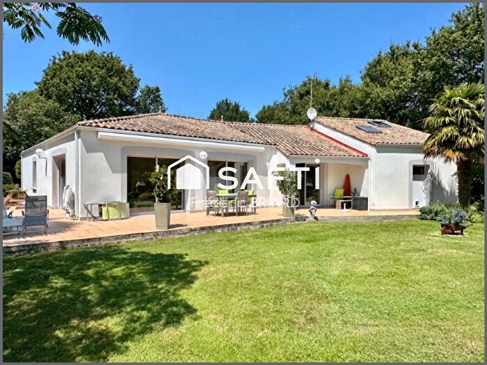 Vairé - Maison 6 pièces à vendre