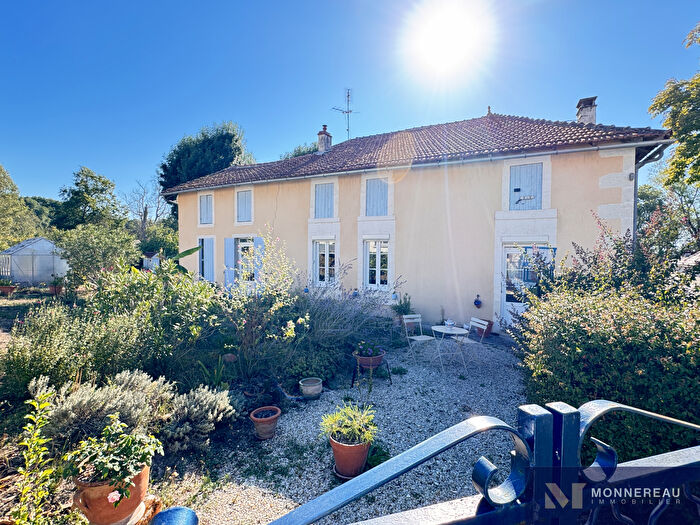 Boisbreteau : Maison 6 pièces à vendre
