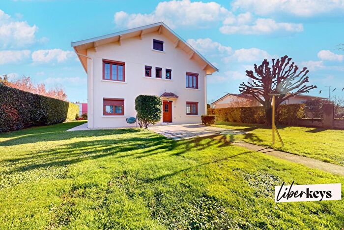 Maison à vendre - Pusignan - 6 pièces - 4 chambres