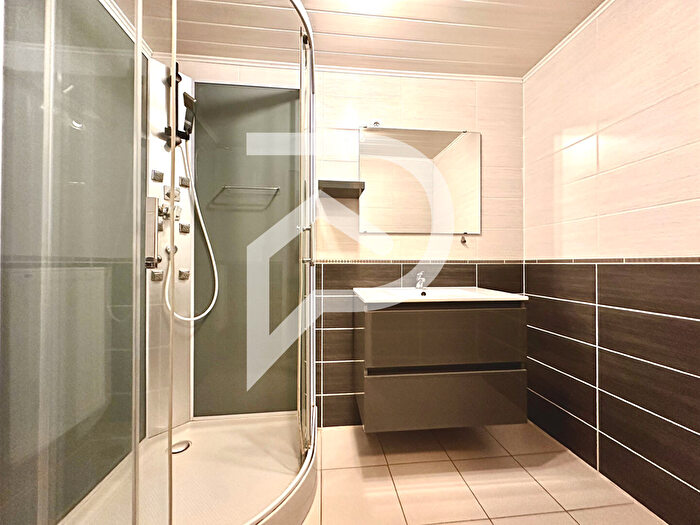 Maison à vendre - Moyen - 6 pièces - 4 chambres